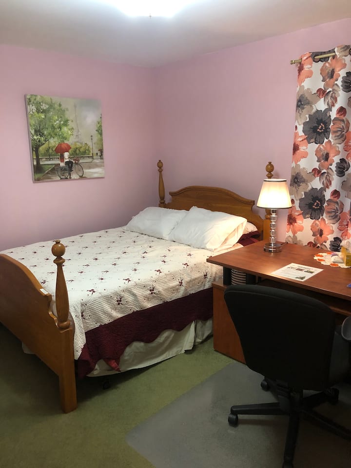 The Maple Airbnb Room #1 - Prince Edward