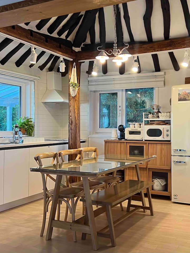 강릉 스테이모래내 (한옥, 독채, 넓은 잔디밭, 불멍, 평일특가, 넷플릭스, 사천해변3분) - Gangneung-si