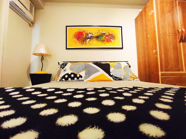 Chic 1br Unit W/ 2 Balconies & Exclusive Parking - Quezon City