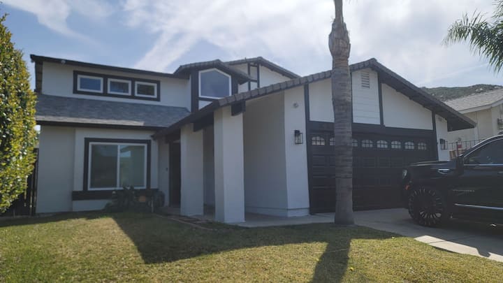 Beautiful Luxury 2 Story Home. - Fontana, CA