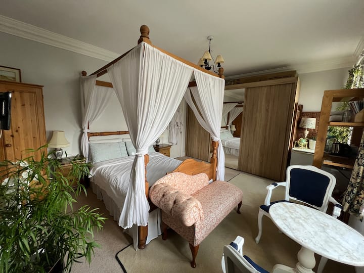 Victorian Bedroom In Bath - Bath