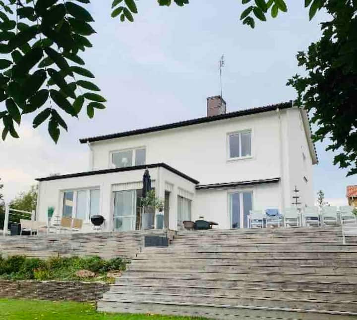 Stor Ljus Och Modern Villa, 8 Pers - Halmstad