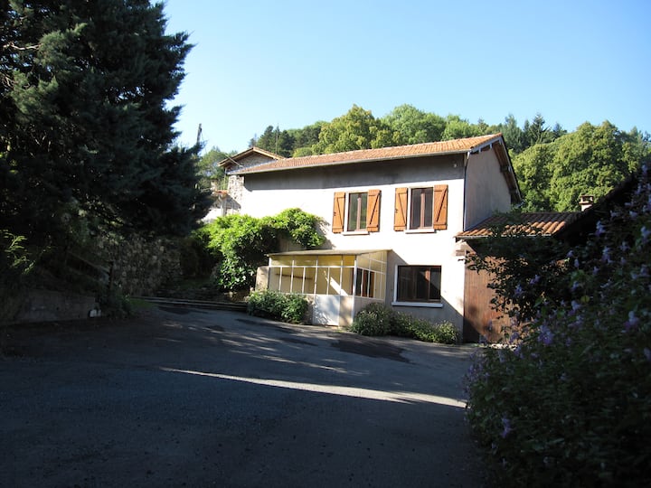 Gîte De La Pimpia à Joux 9 Pers. - Tarare