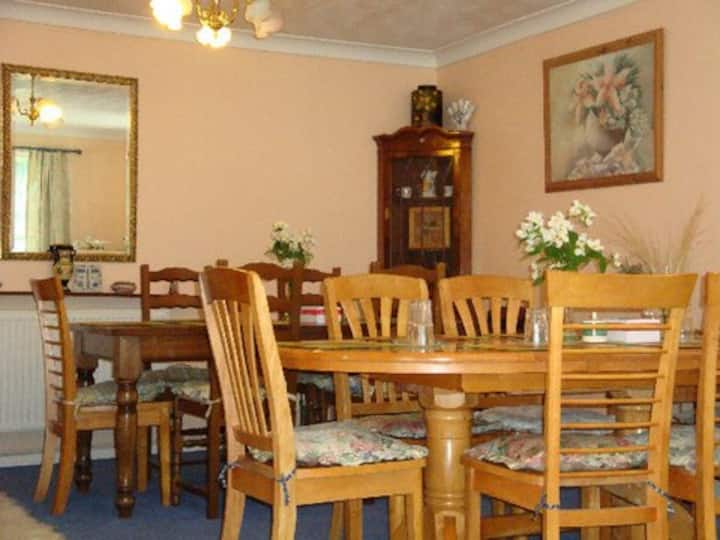 Room Sleeps 5, Including Children - Horsham