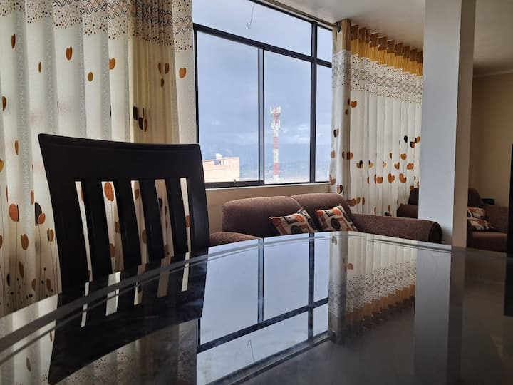 Casa De 3 Pisos Con Terraza Con Cochera - Ayacucho