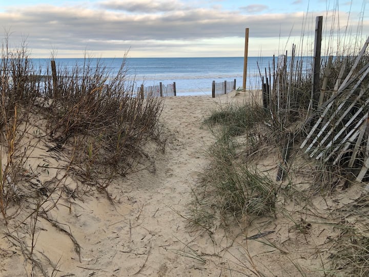 Beach - Queen Anne's Revenge - Pet Friendly, Wifi - Kitty Hawk, NC