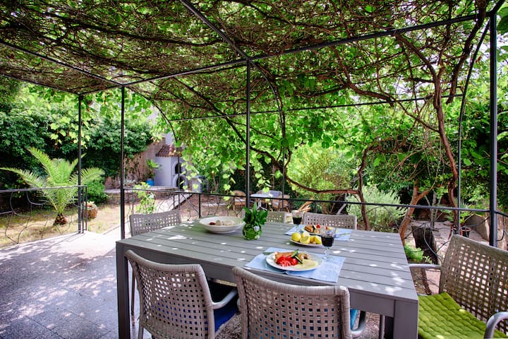 Villa Franca - With Private Garden, Near Beach - Vis