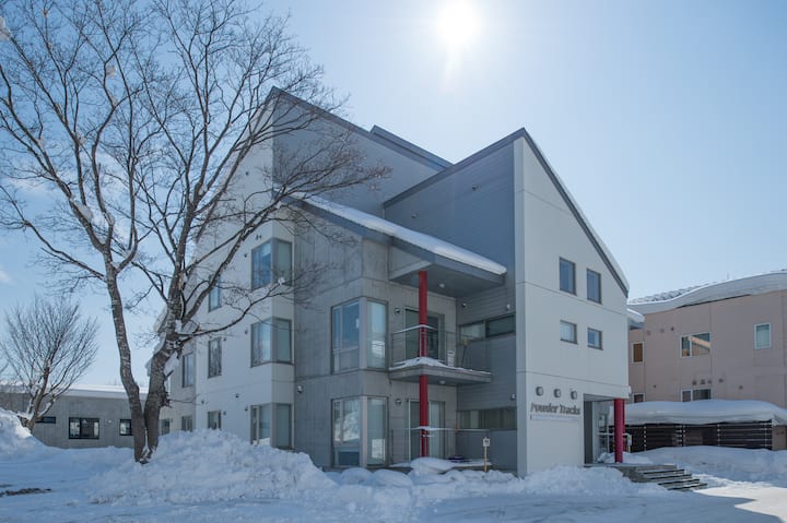 Powder Tracks 3 Bedroom Condo - Niseko