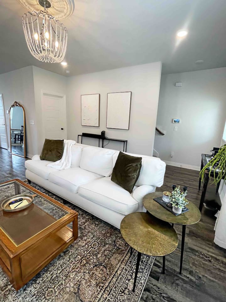 The Arkansas Chateau!  U Of A Design District! - Fayetteville, AR