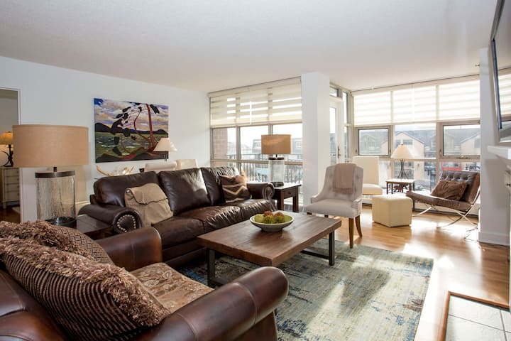 Essential, Waterfront Location In Bishops Landing - Halifax