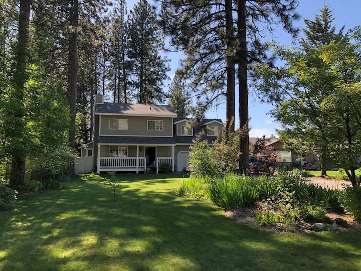 Peaceful Pinegrove Retreat - Coeur d'Alene, ID