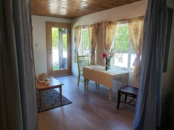 Island Thymes Inn - Garden Suite - Salt Spring Island