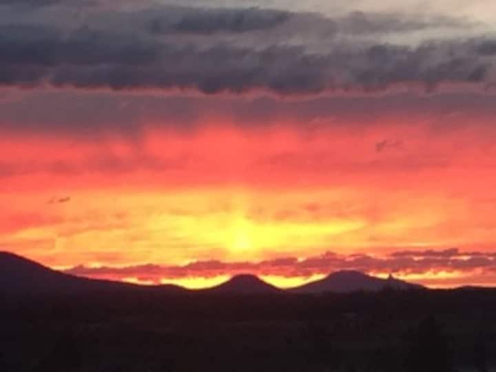 Seven Peaks View Home - Bend, OR