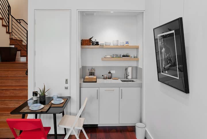 Modern, High Ceilings, With Private Garden. - San Francisco, CA