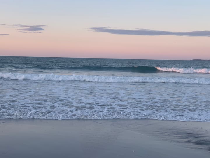 Beach Bach With Hot Tub + Ocean Views! - Papamoa