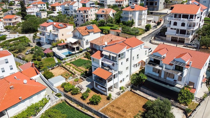 Apartman "Tina" - Okrug Gornji