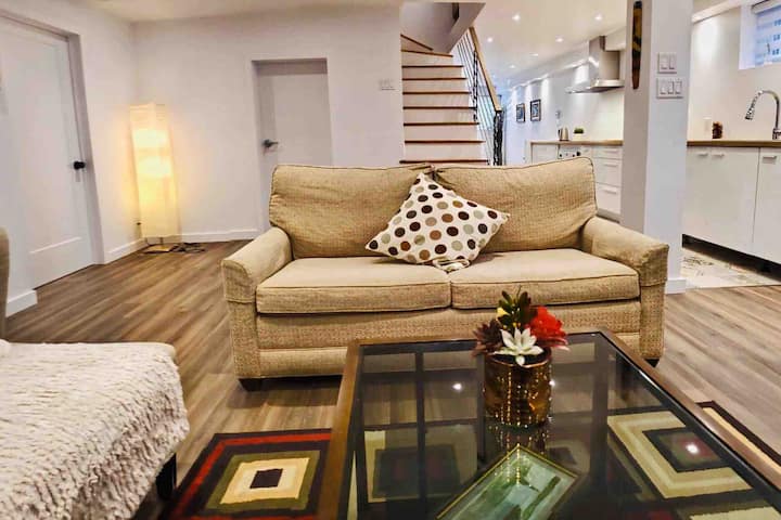 Cosy Stay – Central & Private Parking - Montréal, QC