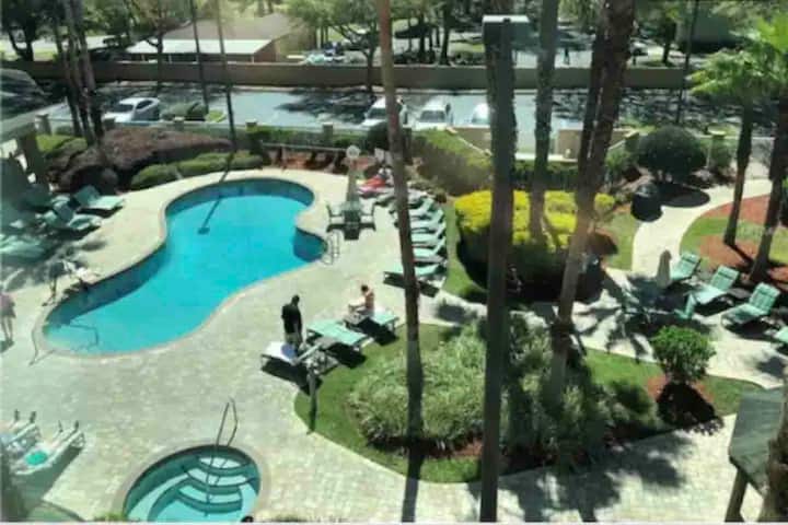 Cozy Condo Near Disney World With Shuttle To Parks - Lake Buena Vista, FL