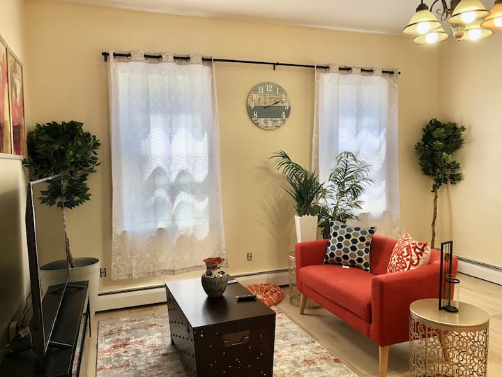 Cozy Mediterranean Escape With Washer/dryer - Schenectady, NY