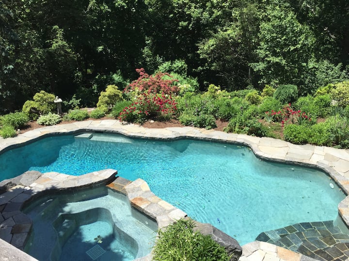 Private Estate In Pound Ridge - Bedford, NY