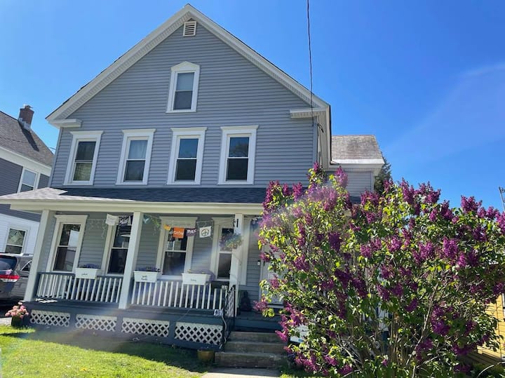 Charming 6 Br Home 8 Min Walk To Massmoca - North Adams, MA