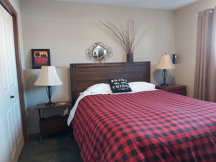 Solo Guest - Bdrm #1 With In Floor Heat - 레드 데어