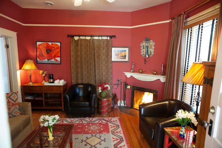 The Parador- Moon Suite - Breakfast Included - Santa Fe, NM