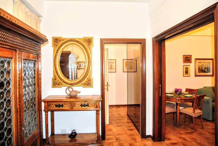 A Charming Apartment Near Trastevere And Gianicolo - Rome