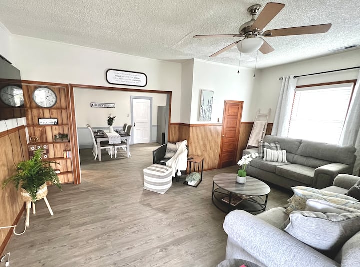 Pet-friendly, Fenced Back Yard & 3 King Beds W/tvs - Maryville, TN