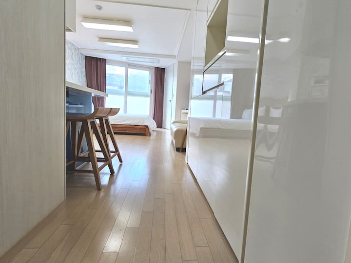 B4-9#해변110m#짐보관#무료주차#레이트체크아웃#블루라인파크#엘시티몰 1분 - South Korea