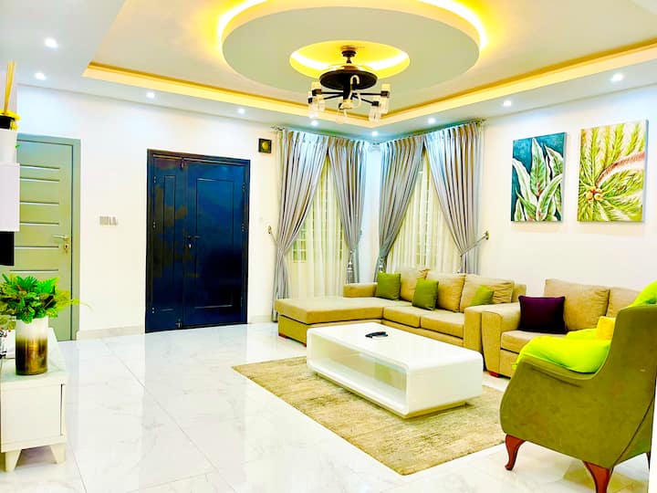 Luxury 2 Bedroom Apartment At East Airport - Gana