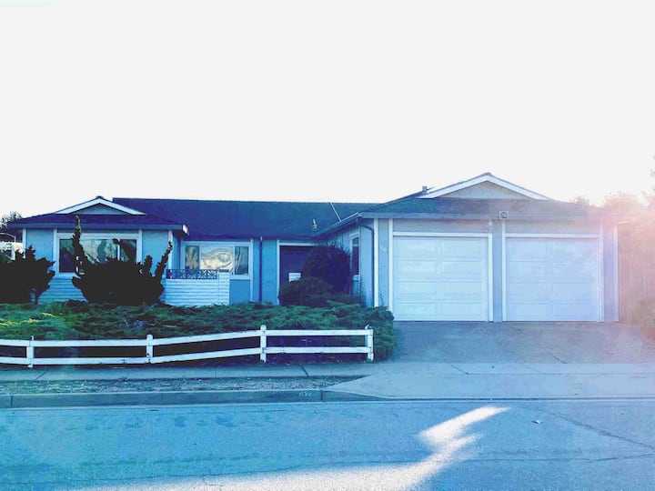 Spacious 4-bedroom Home In Proximity To The Beach - Marina