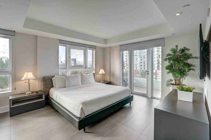 Ocean Drive Apartment #403 - Miami Beach, FL
