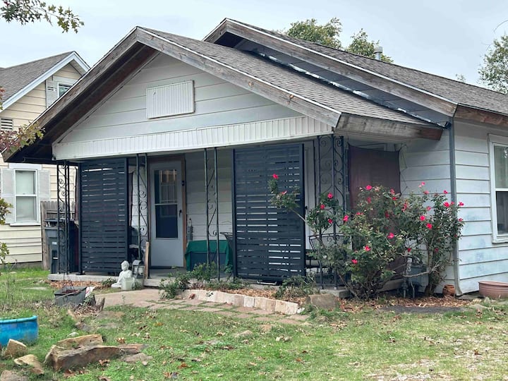 Mid-town Tulsa - Roku Tv/convenient Location - Tulsa, OK