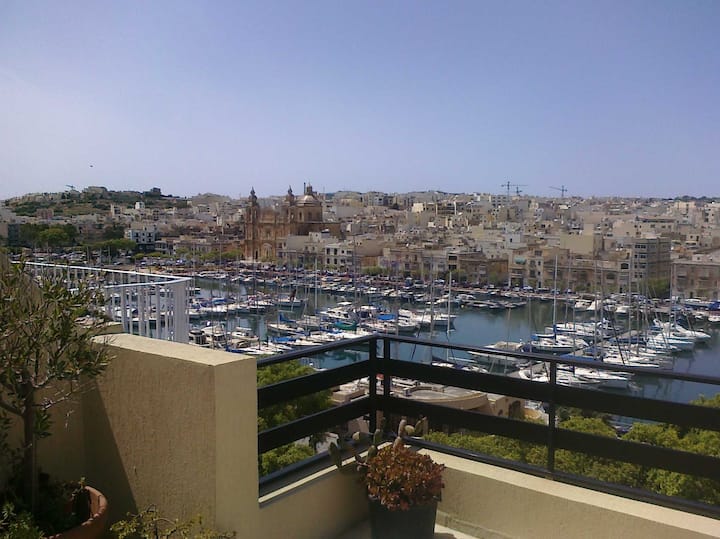 Sea Front Apartment Near Valletta - Great Terrace - Aéroport international de Malte (MLA)