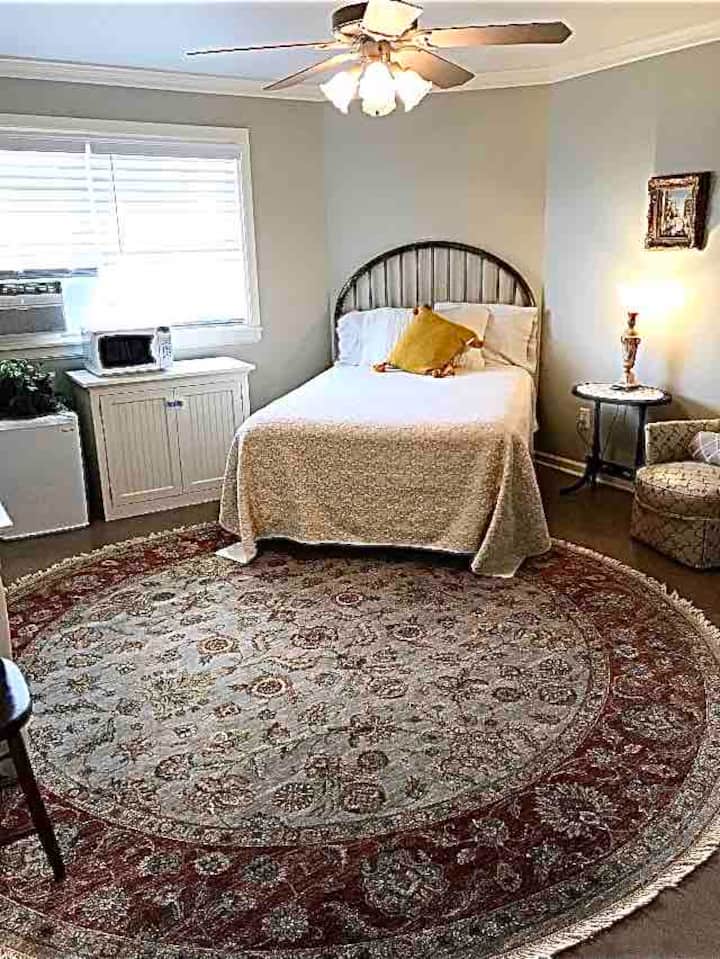 Sage Suite Private Entry & Bath - Okcity Fab House - Oklahoma City, OK