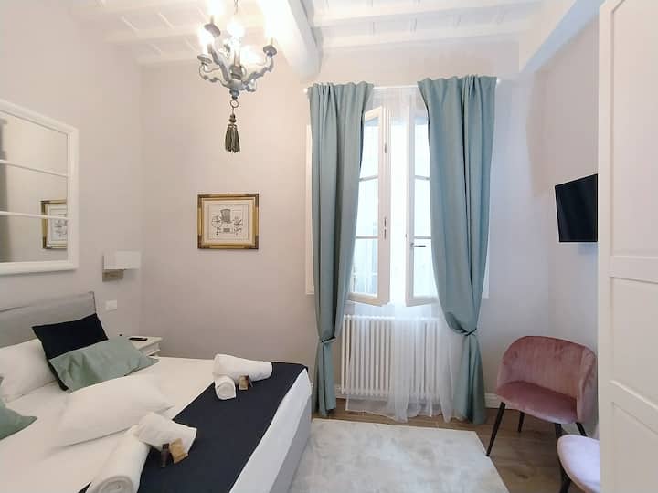 Deluxe Parlagio: Elegant Retreat In Florence - Florence