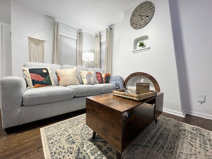 Cozy Toledo Retreat | 2 Br 1 Ba - Toledo, OH