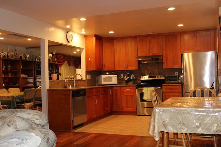 Lovely House By The Bay With Free Parking - Redwood City, CA