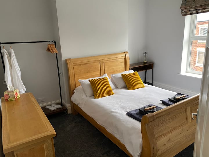 Modern Upstairs Apartment @ No. 20 - Morpeth