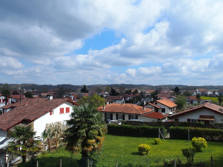 Pour Un Séjour Au Calme Entre Océan Et Montagne - Ainhoa