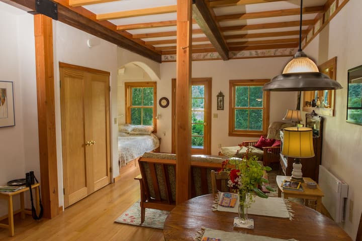 The Cottage At Tibbals Lake - Port Townsend, WA