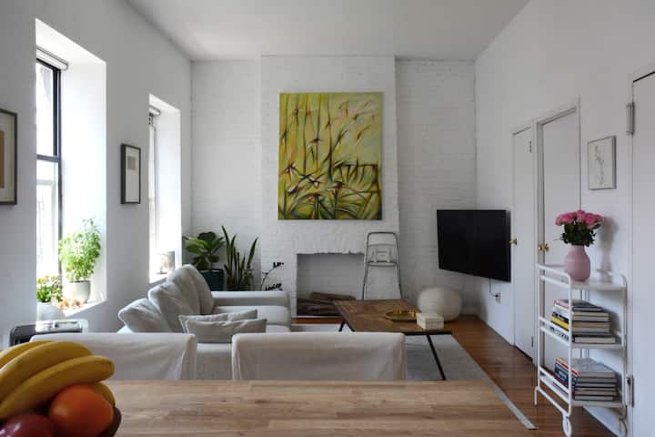 A Jazzy Apartment Next To Central Park - Queens, NY