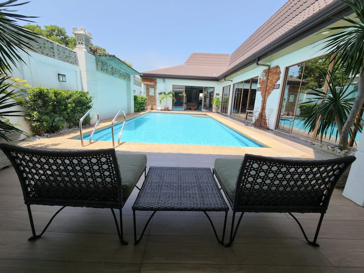 Balinese-inspired Private Resort With 2 Pools - Guiguinto