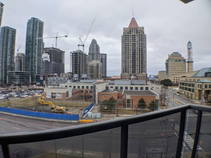 Warm& Cosy Penthouse, 2bed2bath - Mississauga