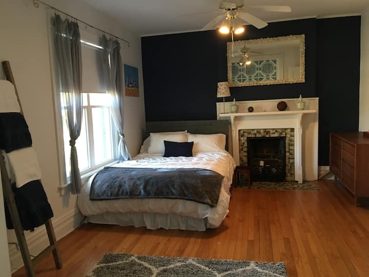 Main Manor Welcomes You - Evanston, IL