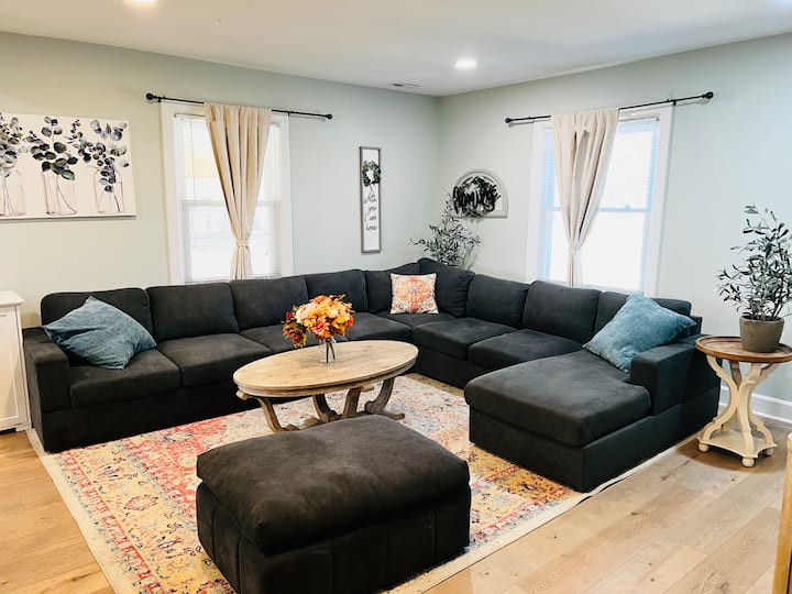 Farmhouse W Hot Tub - Louisville, KY