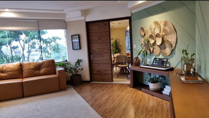 Apto Bem Localizado, Elegante E Super Amplo 305m2. - Joinville