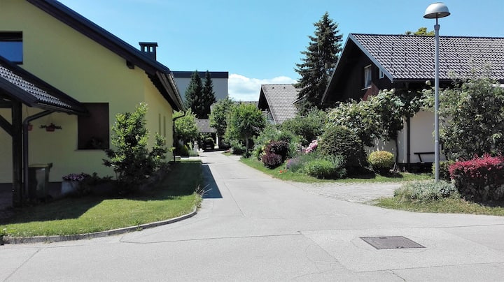 Modern Refurbished 2 Bedroom Apartment - Radovljica