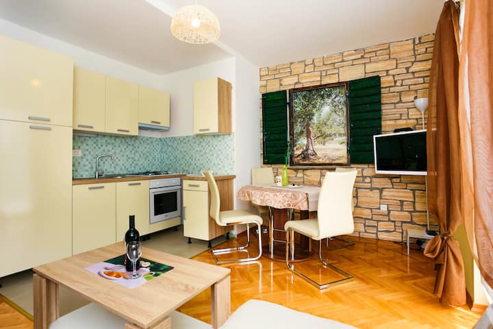 Apartment Olive Tree - Podstrana